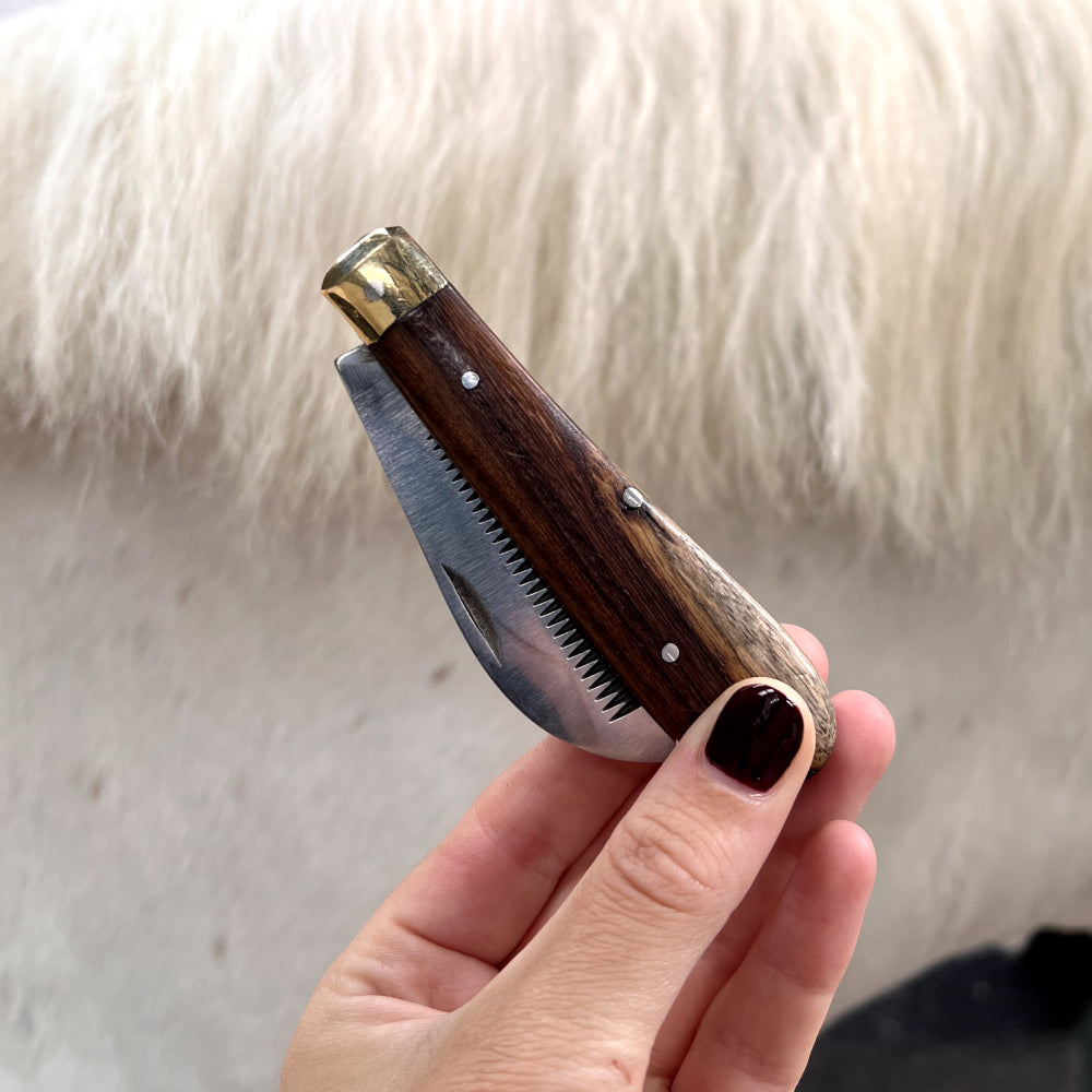 Wooden Mane & Tail Thinning Knife – Glas Equine